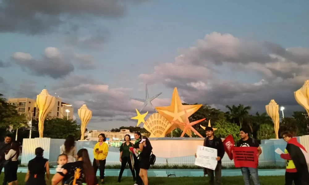 Marchan en Cancún para conmemorar el Día Internacional de la Violencia ...